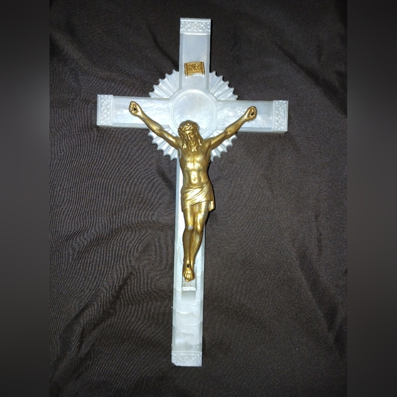 Wall Decor | Wall Crucifix White Mother Of Pearl Color Lucite Gold ...